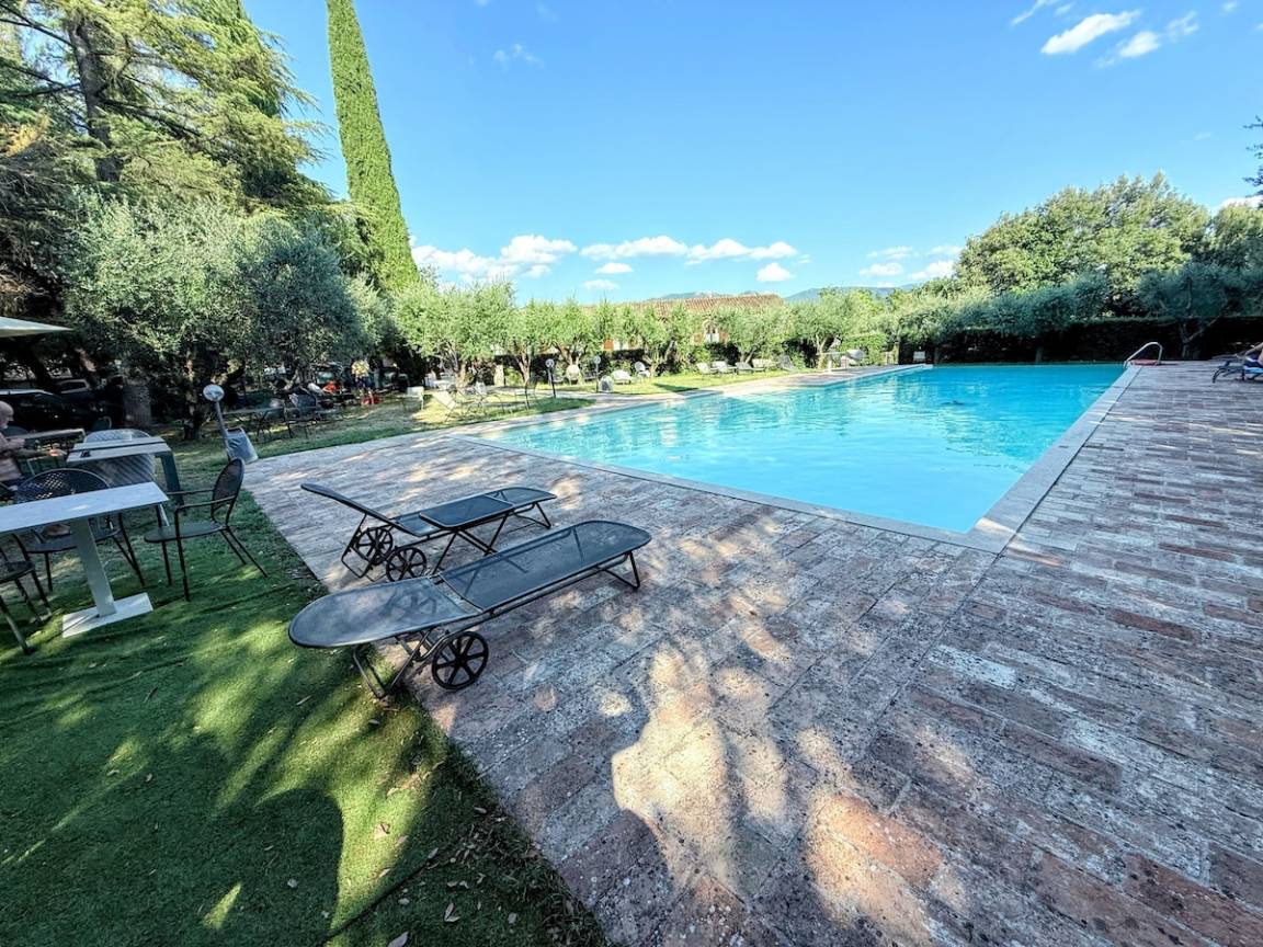 400 M² Villa ∙ 18 Schlafzimmer ∙ 30 Gäste - Umbrien