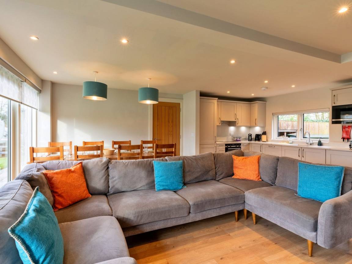 140 M² House ∙ 4 Bedrooms ∙ 8 Guests - Evesham