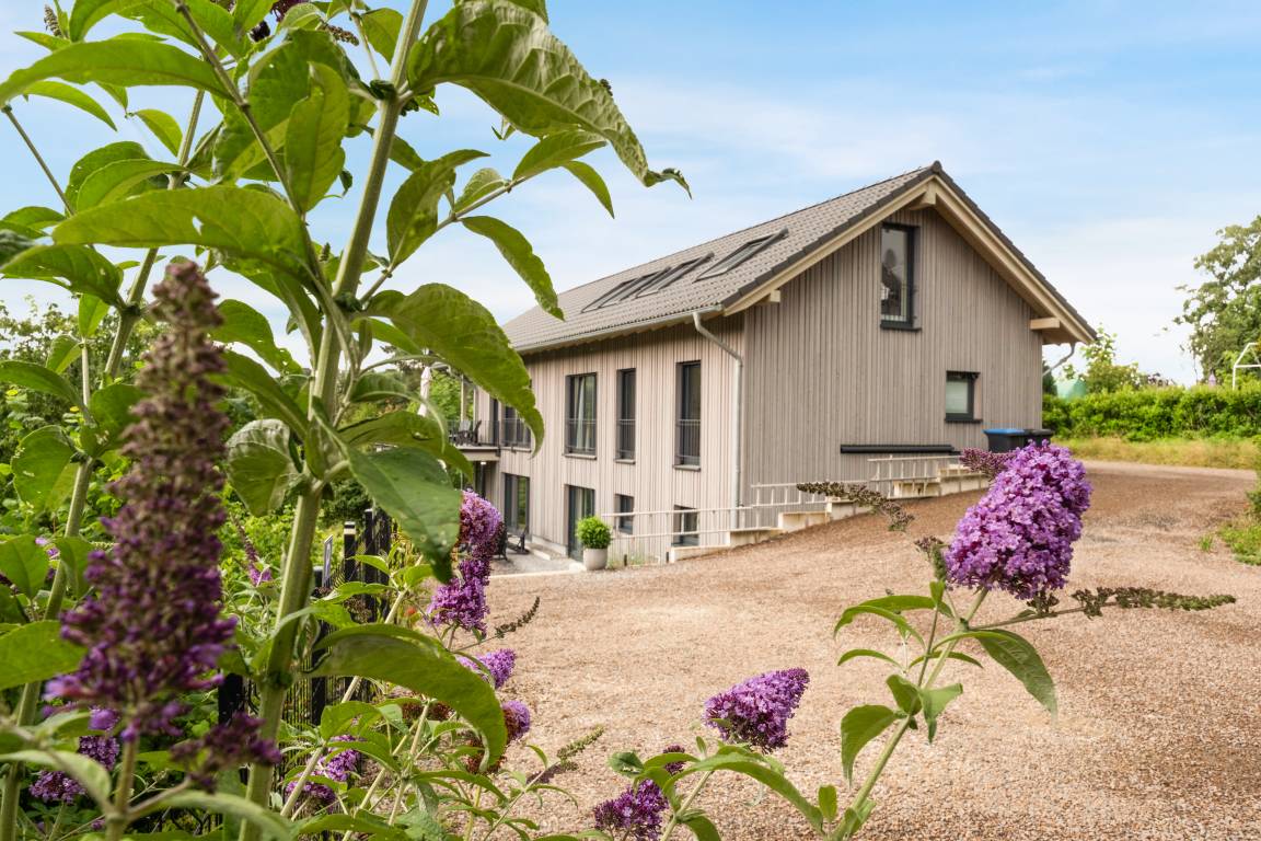 115 M² Ferienwohnung ∙ 1 Schlafzimmer ∙ 4 Gäste - Burscheid