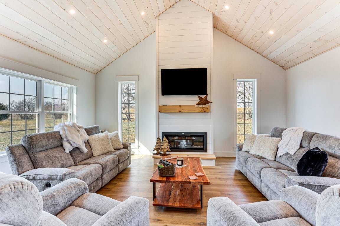 297 M² House ∙ 5 Bedrooms ∙ 10 Guests - Strasburg, PE USA