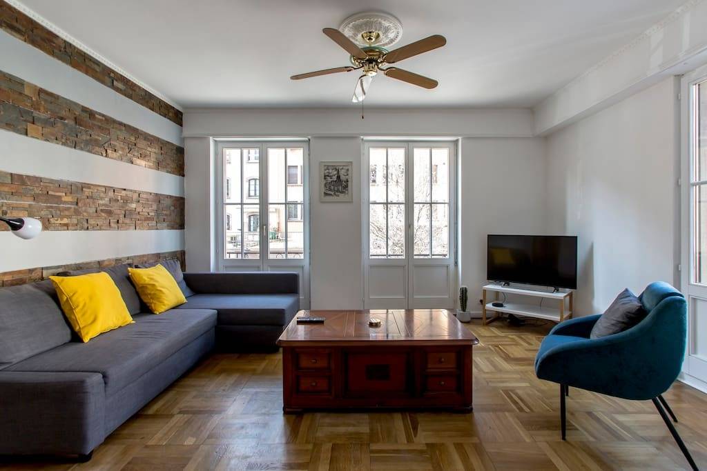 68 M² Apartamento ∙ 1 Quarto ∙ 4 Hóspedes - Estrasburgo