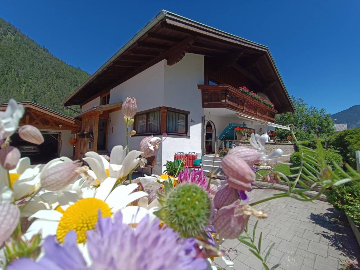 90 M² Appartement ∙ 2 Chambres ∙ 6 Personnes - Holzgau