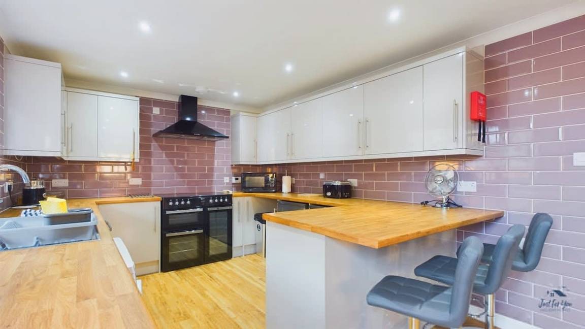 Apartment ∙ 5 Bedrooms ∙ 8 Guests - Lymington