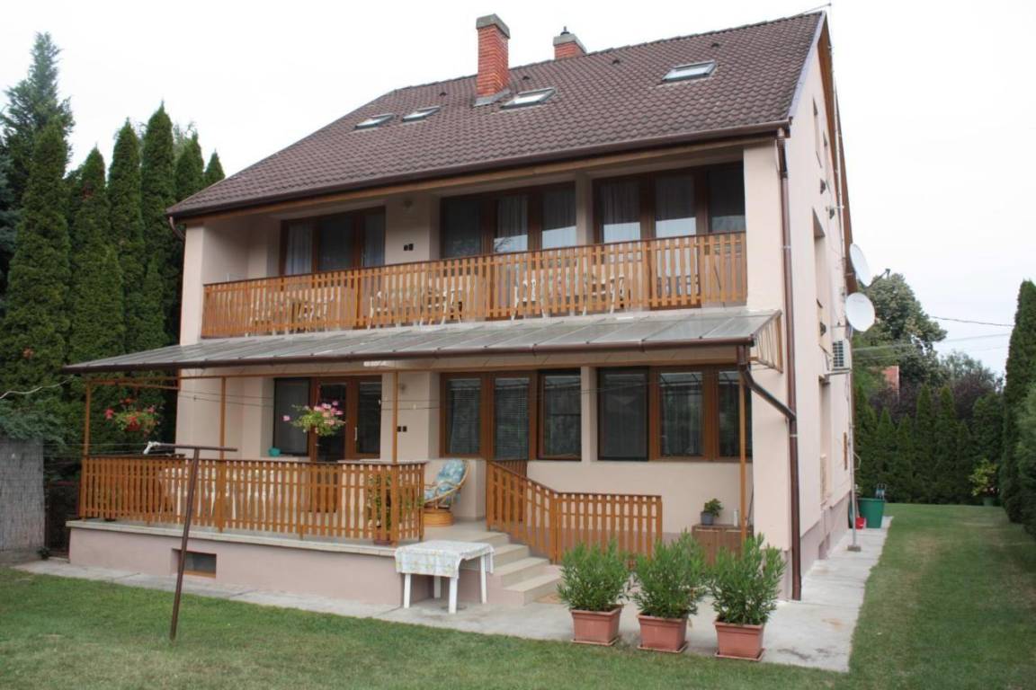 80 M² Apartment ∙ 5 Bedrooms ∙ 10 Guests - Balatonlelle