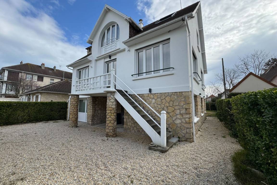150 M² Maison De Vacances ∙ 3 Chambres ∙ 8 Personnes - Ouistreham