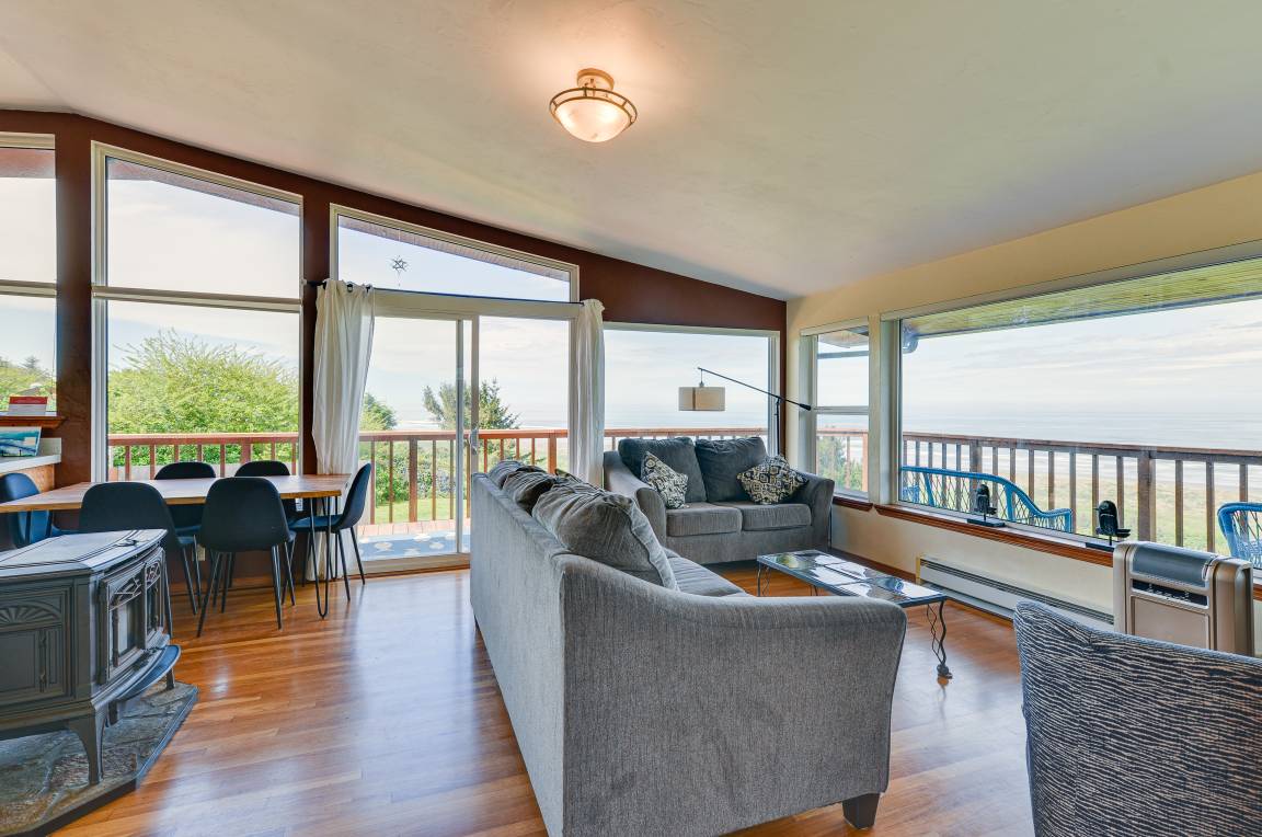 159 M² House ∙ 3 Bedrooms ∙ 6 Guests - McKinleyville, CA