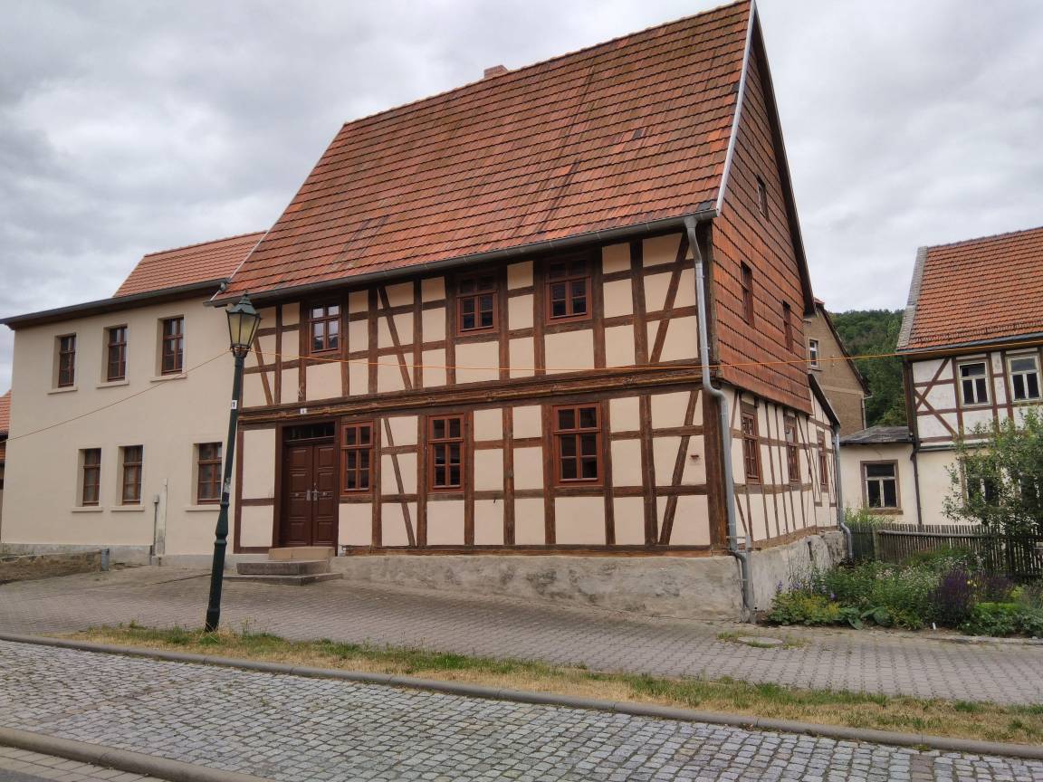 80 M² Ferienwohnung ∙ 2 Schlafzimmer ∙ 6 Gäste - Sangerhausen