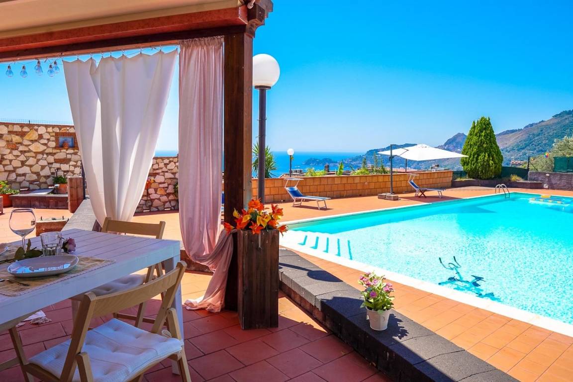 70 M² Casa ∙ 1 Habitación ∙ 4 Huéspedes - Santa Teresa di Riva