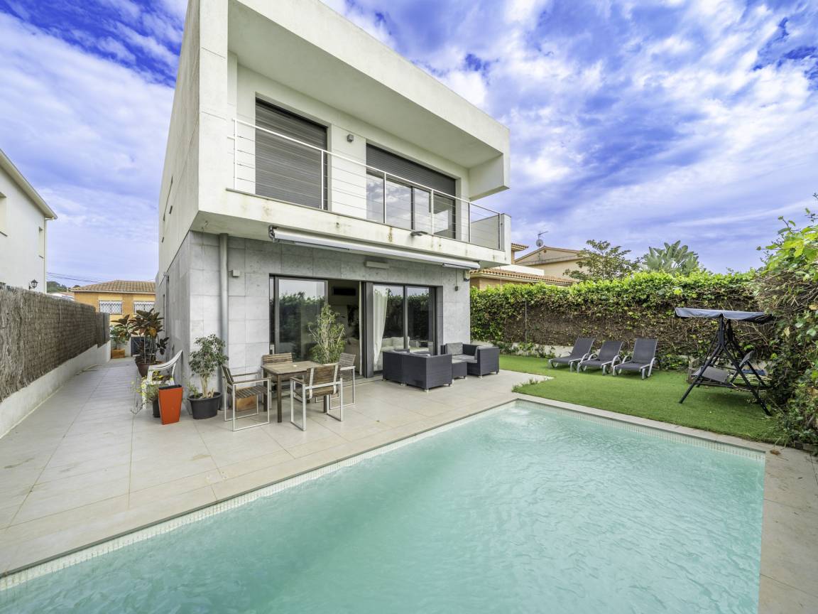 237 M² Villa ∙ 3 Habitaciones ∙ 6 Huéspedes - Calella