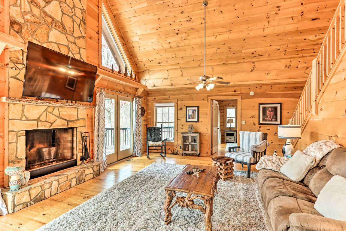 352 M² House ∙ 4 Bedrooms ∙ 8 Guests - Young Harris, GA