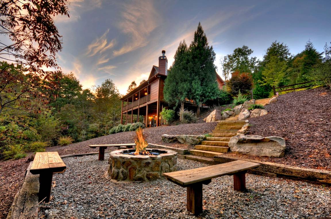 Cabin ∙ 3 Bedrooms ∙ 10 Guests - Blue Ridge, GA