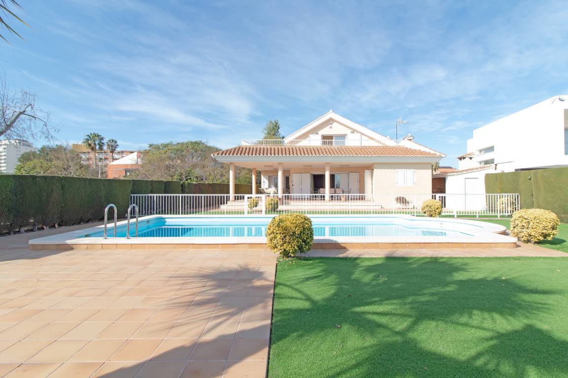 325 M² Chalet ∙ 4 Habitaciones ∙ 8 Huéspedes - Canet de Berenguer