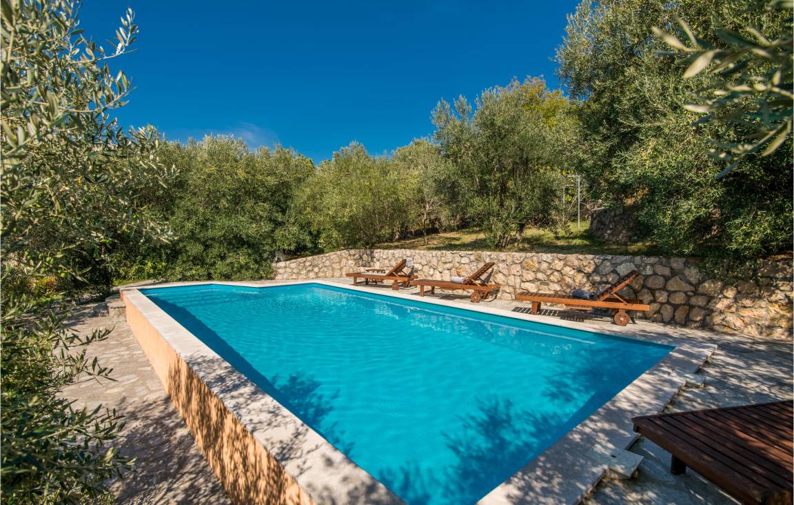 184 M² Maisonette ∙ 5 Bedrooms ∙ 9 Guests - Baška