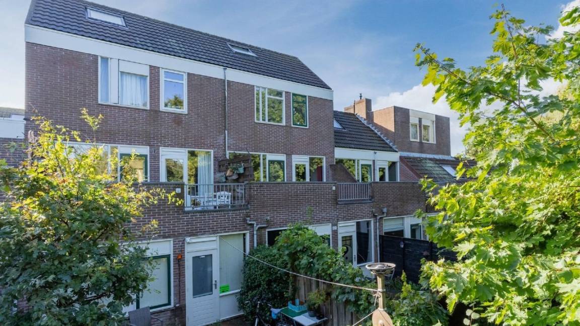 123 M² Apartment ∙ 3 Bedrooms ∙ 4 Guests - Alkmaar