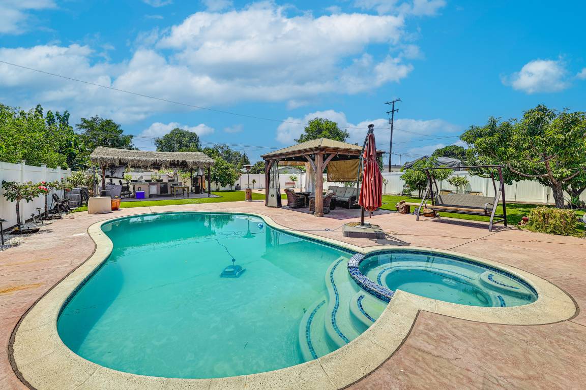 176 M² House ∙ 4 Bedrooms ∙ 16 Guests - West Covina, CA