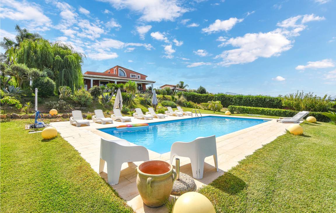 240 M² House ∙ 7 Bedrooms ∙ 14 Guests - Partinico
