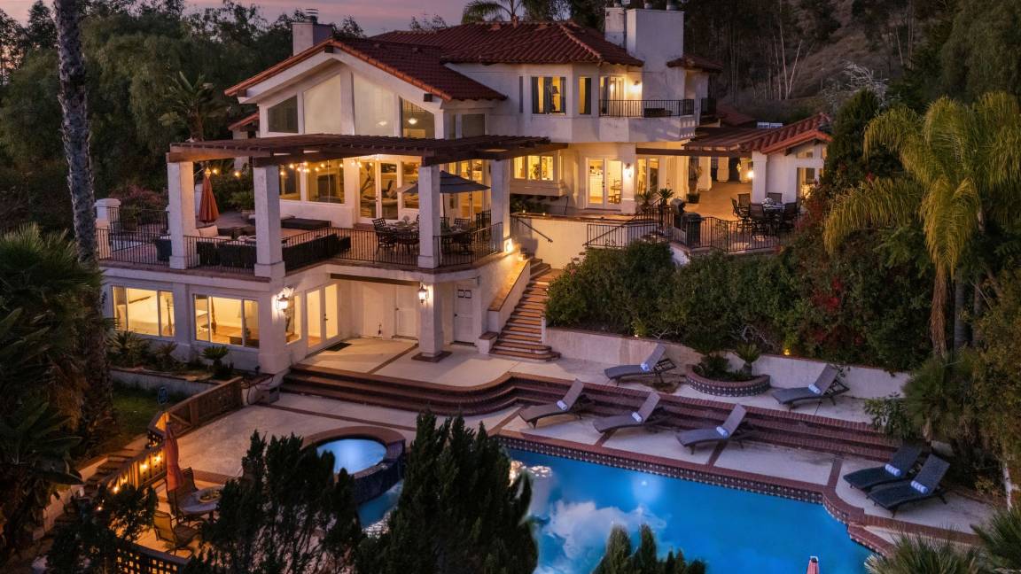 741 M² House ∙ 7 Bedrooms ∙ 16 Guests - Escondido, CA