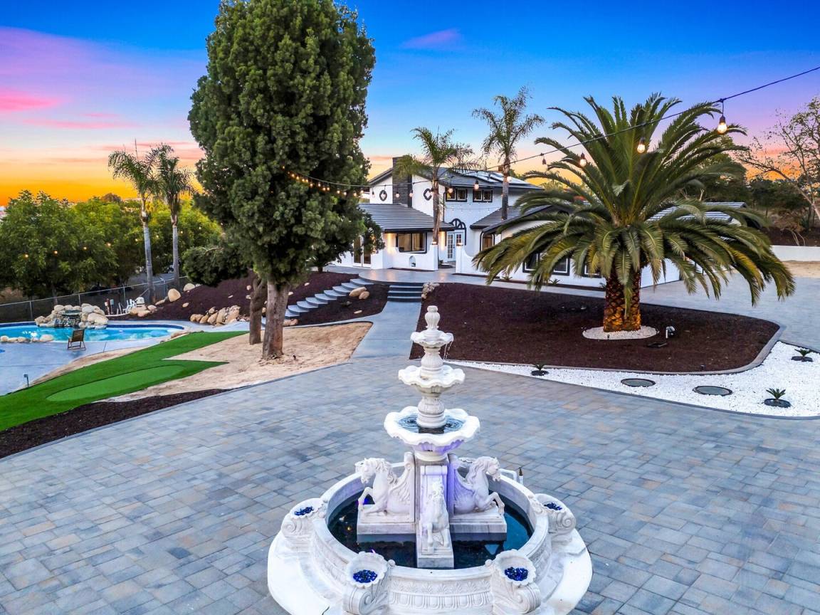 3116 M² Villa ∙ 4 Bedrooms ∙ 15 Guests - Vista, CA
