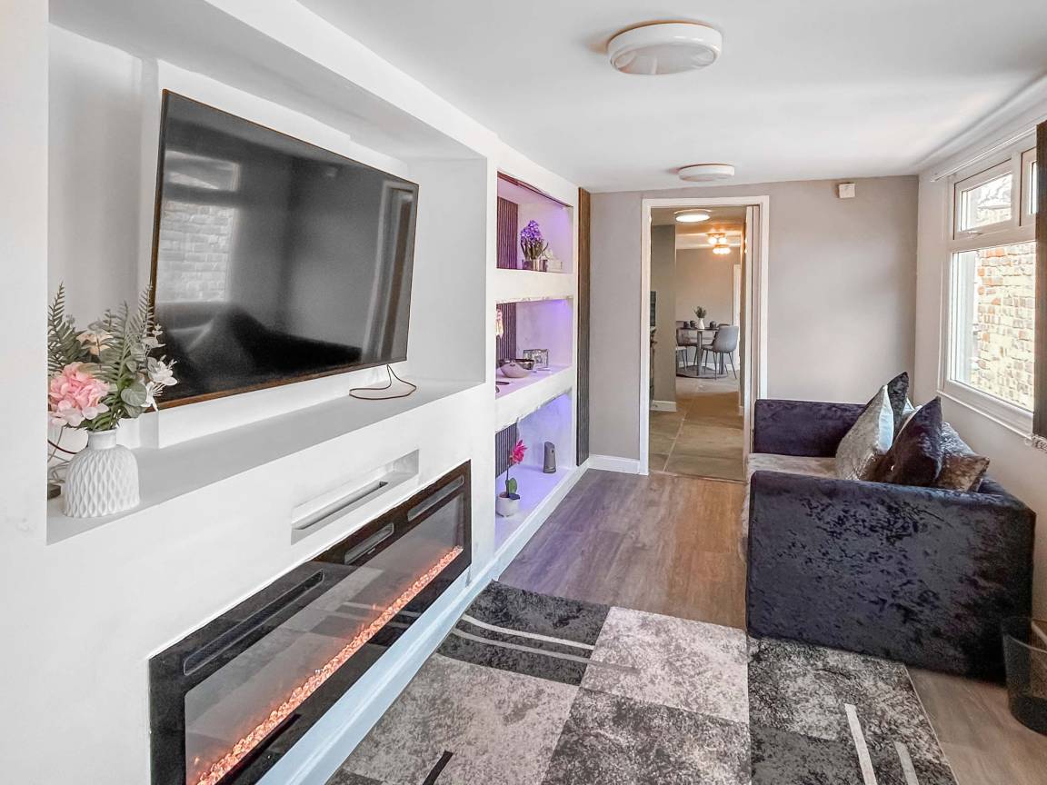 Cottage ∙ 2 Bedrooms ∙ 4 Guests - Coventry