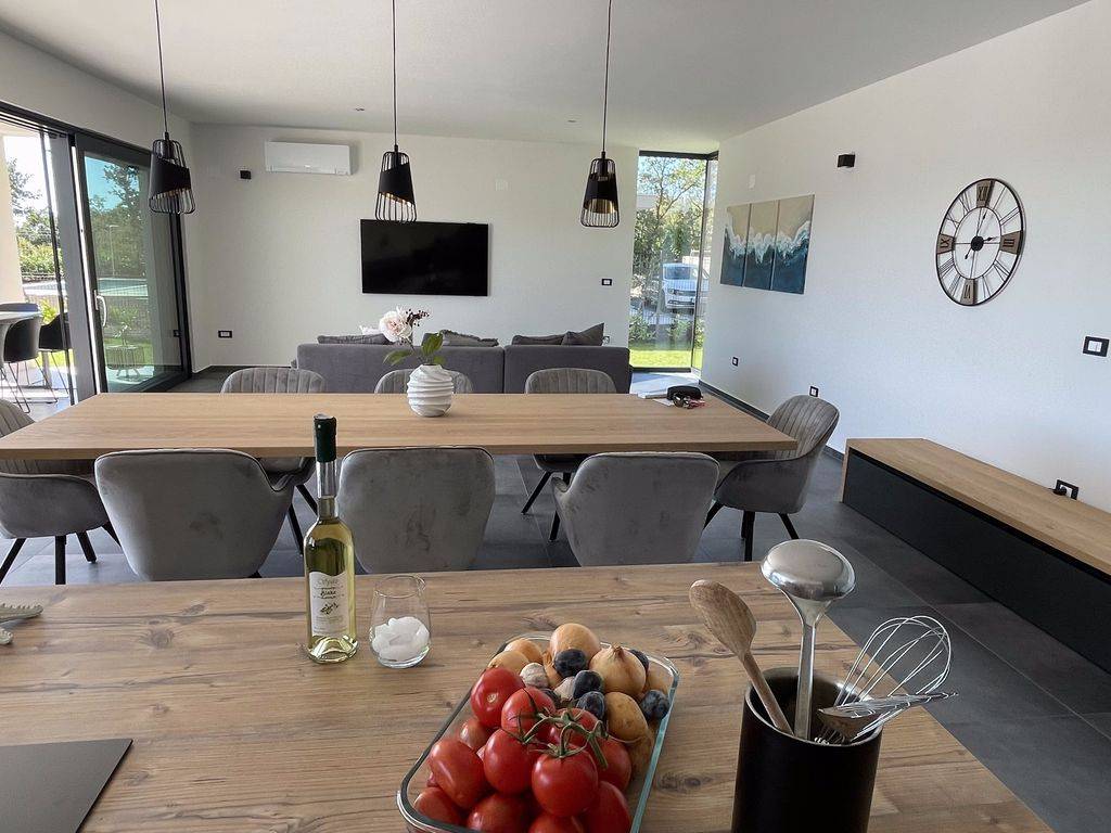 220 M² House ∙ 4 Bedrooms ∙ 8 Guests - Novigrad