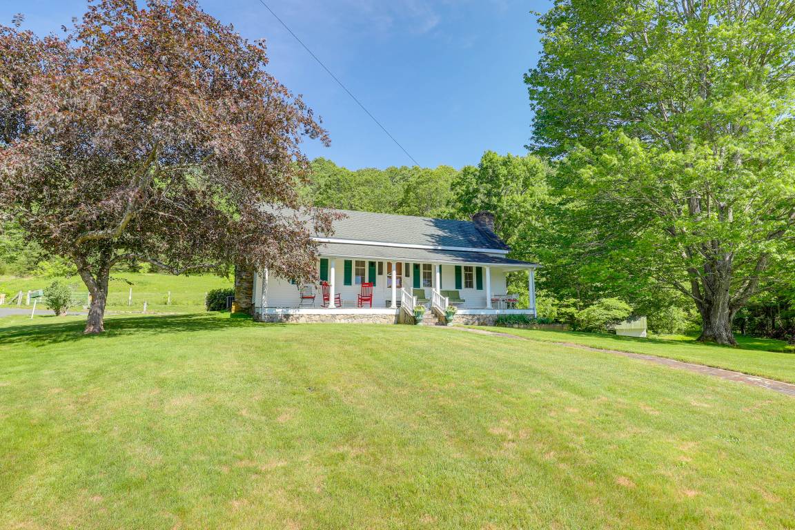 154 M² Cottage ∙ 3 Bedrooms ∙ 7 Guests - Weaverville, NC