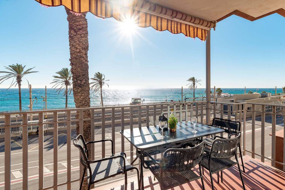 140 M² Apartamento ∙ 4 Habitaciones ∙ 11 Huéspedes - Premià de Mar