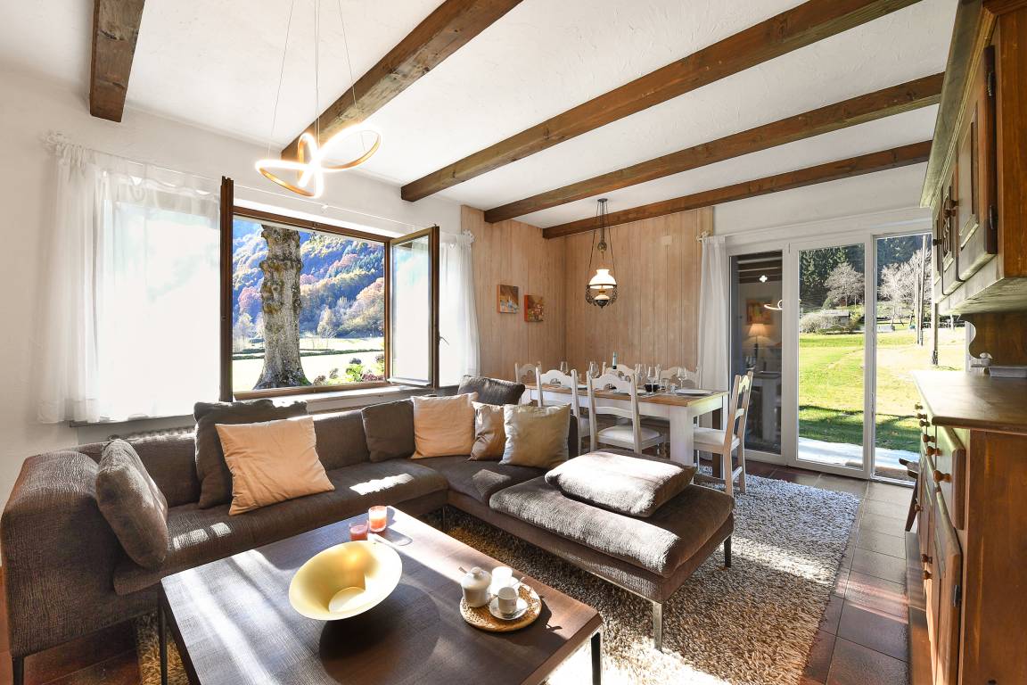 90 M² Chalet ∙ 3 Bedrooms ∙ 6 Guests - Canton of Ticino