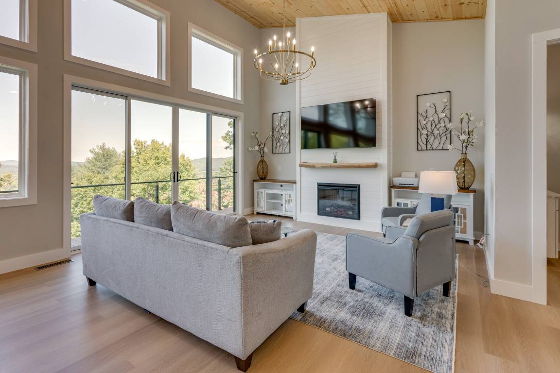 222 M² House ∙ 4 Bedrooms ∙ 8 Guests - Murphy, NC