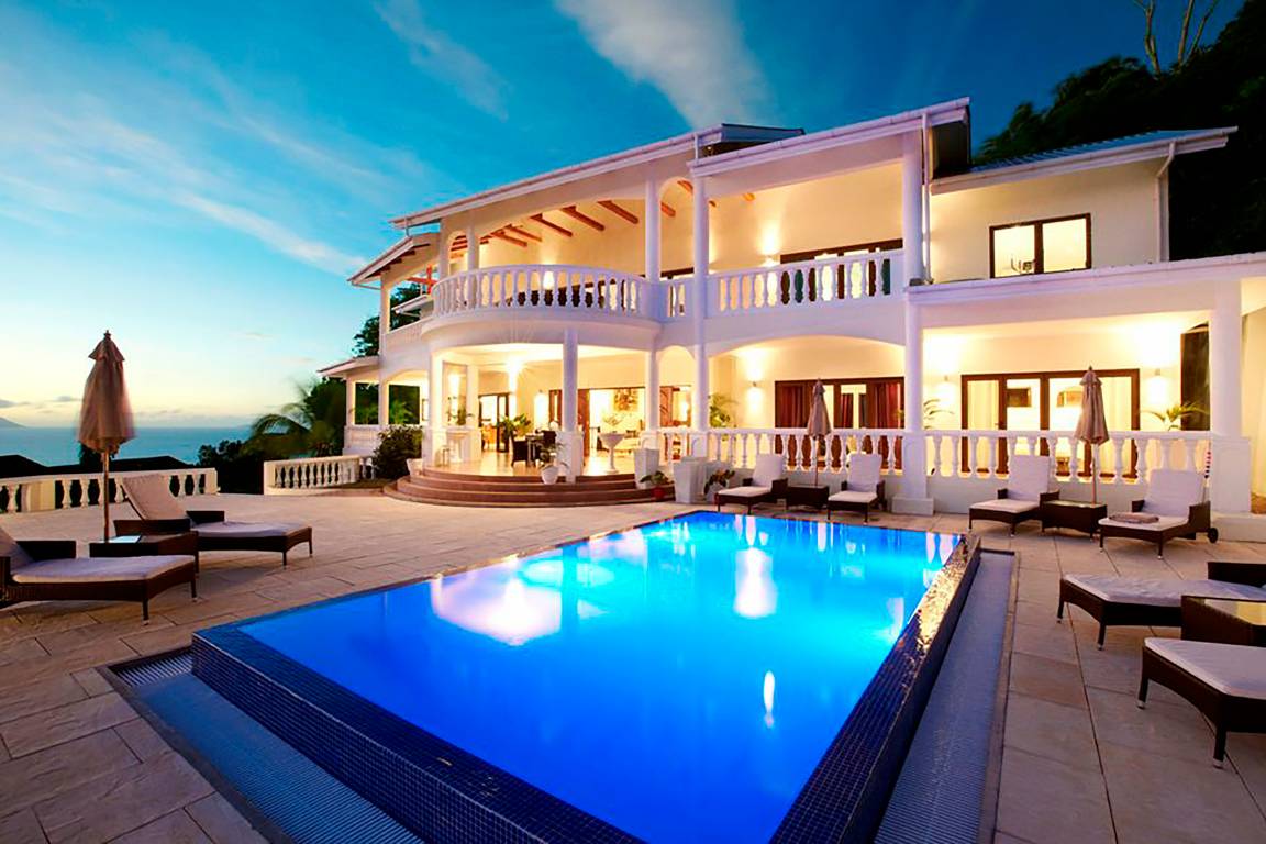 70 M² Villa ∙ 4 Chambres ∙ 10 Personnes - Mahé