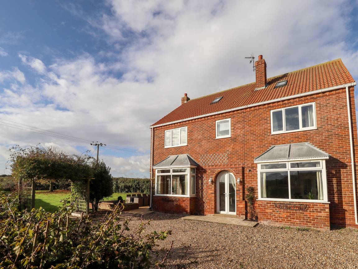 Cottage ∙ 5 Bedrooms ∙ 10 Guests - Withernsea