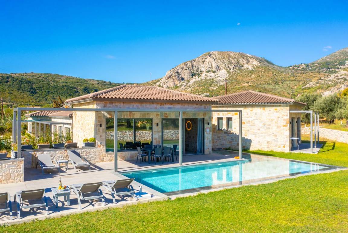 100 M² Villa ∙ 3 Bedrooms ∙ 8 Guests - Cephalonia