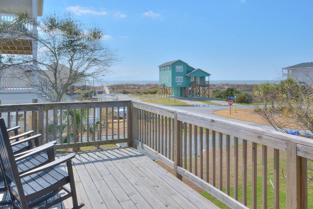 Condo ∙ 3 Bedrooms ∙ 6 Guests - Oak Island, NC