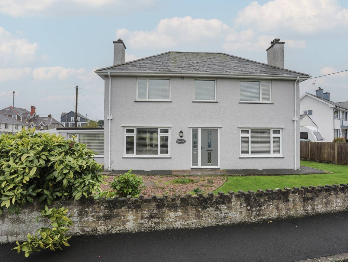Cottage ∙ 4 Bedrooms ∙ 8 Guests - Criccieth