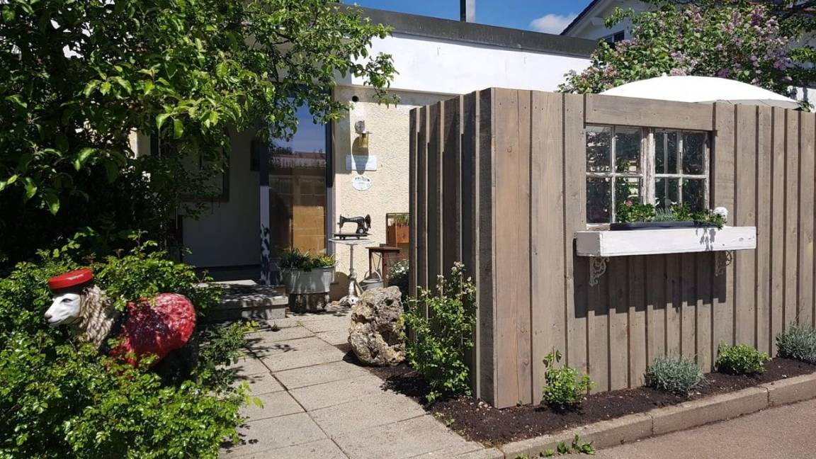 84 M² House ∙ 2 Bedrooms ∙ 4 Guests - Münsingen