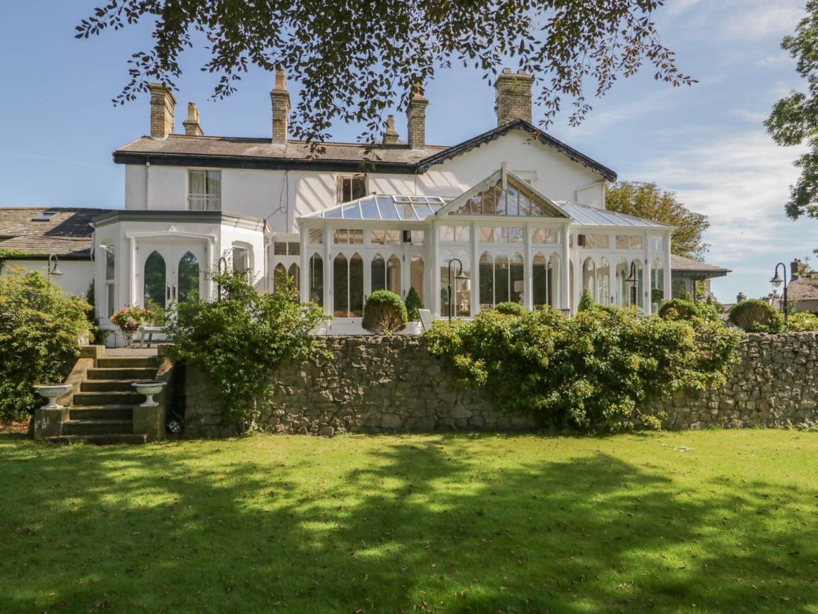 Cottage ∙ 11 Bedrooms ∙ 24 Guests - Ulverston