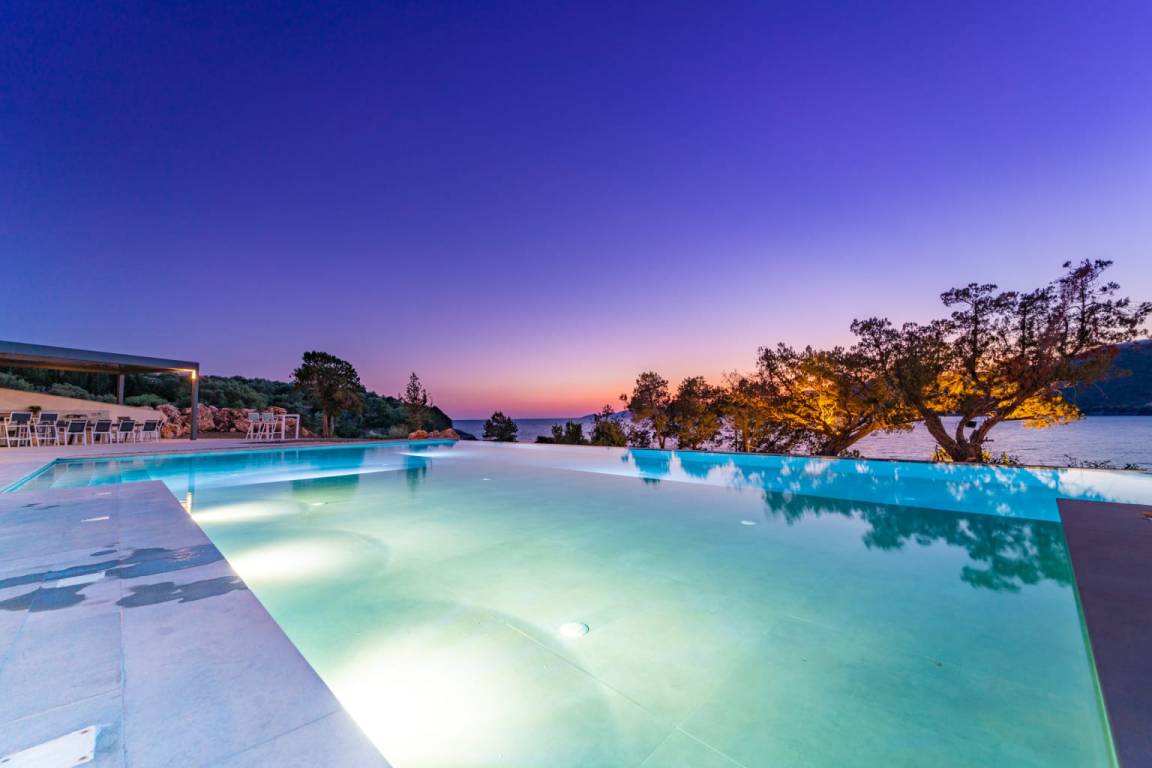 300 M² Villa ∙ 7 Bedrooms ∙ 16 Guests - Lefkada