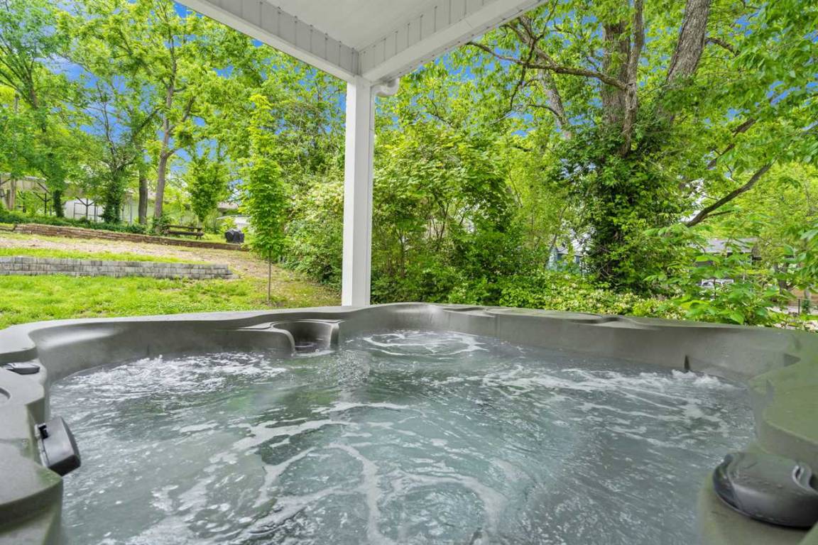House ∙ 4 Bedrooms ∙ 14 Guests - Branson, MO