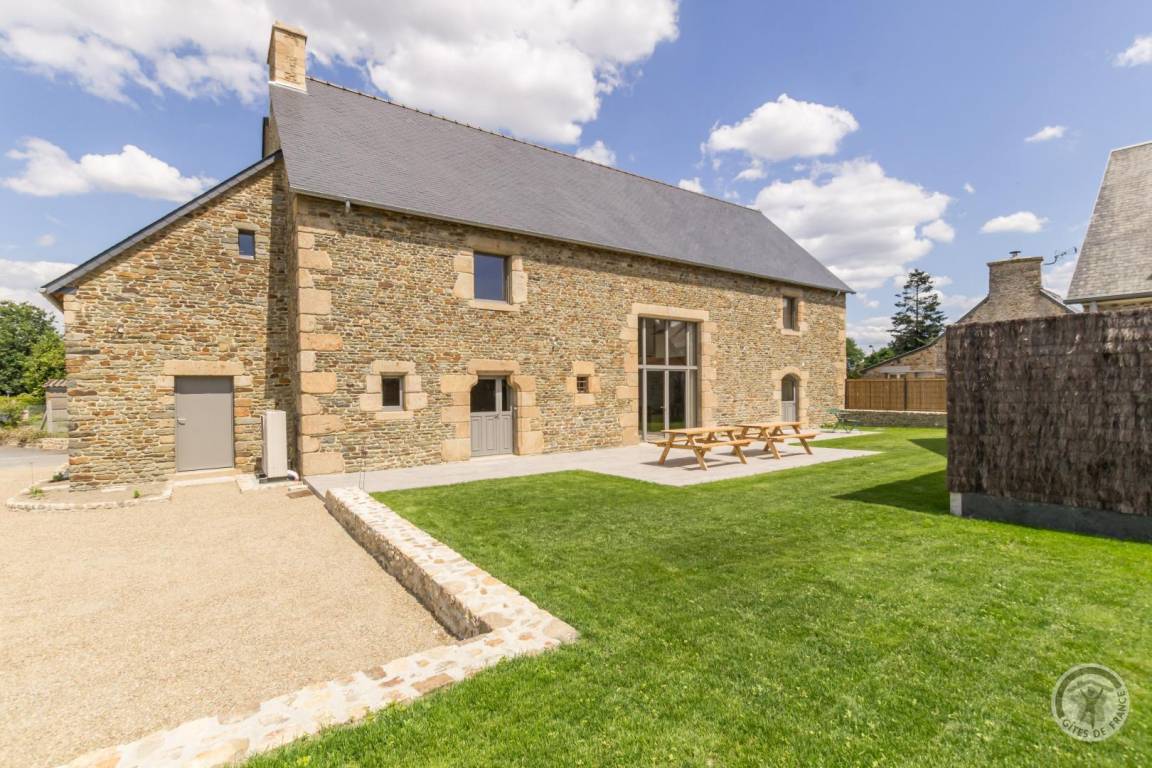 230 M² Gîte ∙ 5 Chambres ∙ 12 Personnes - Avranches