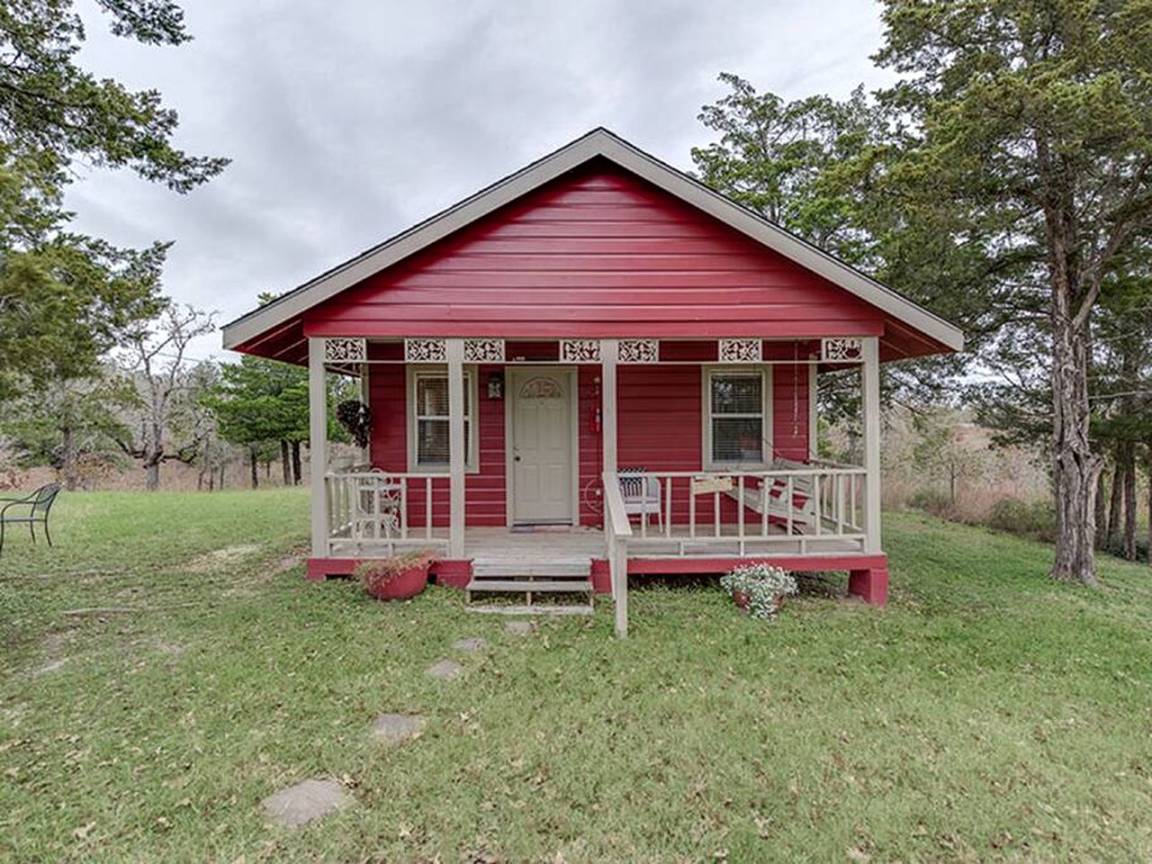 House ∙ 1 Bedroom ∙ 6 Guests - Round Top, TX