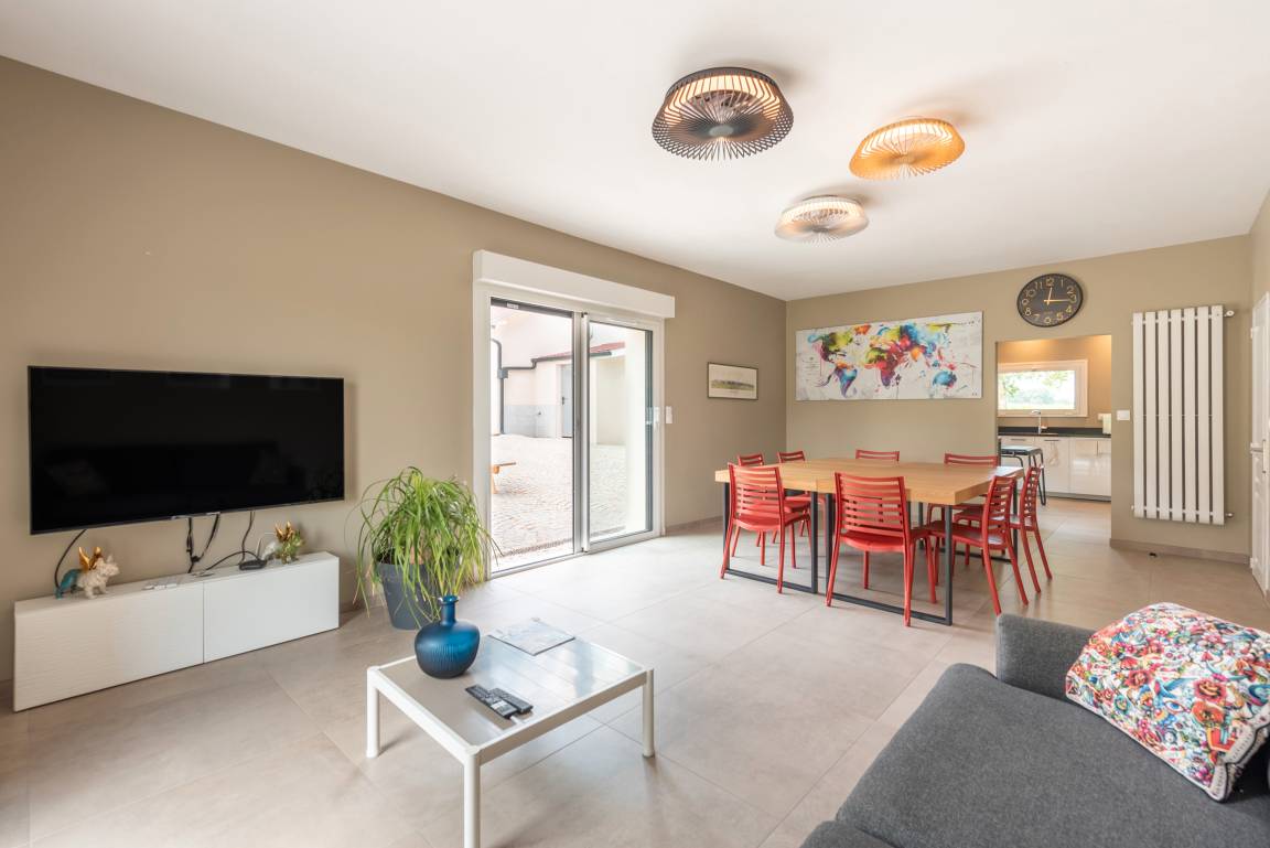 210 M² House ∙ 6 Bedrooms ∙ 12 Guests - Pau