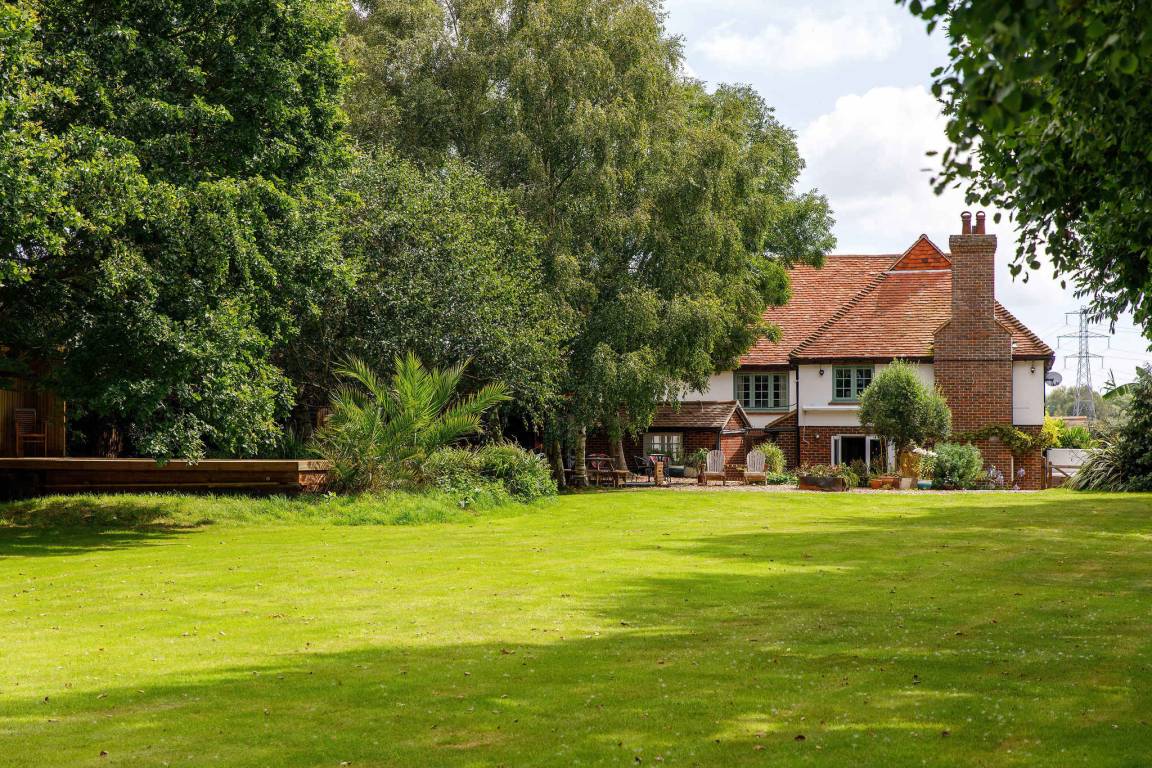 232 M² House ∙ 5 Bedrooms ∙ 14 Guests - Chichester