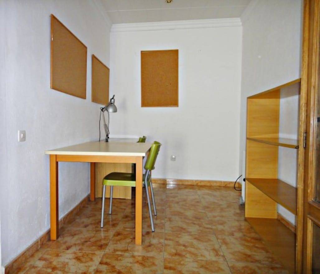 90 M² Apartamento ∙ 3 Habitaciones ∙ 4 Huéspedes - Santa Coloma de Gramanet