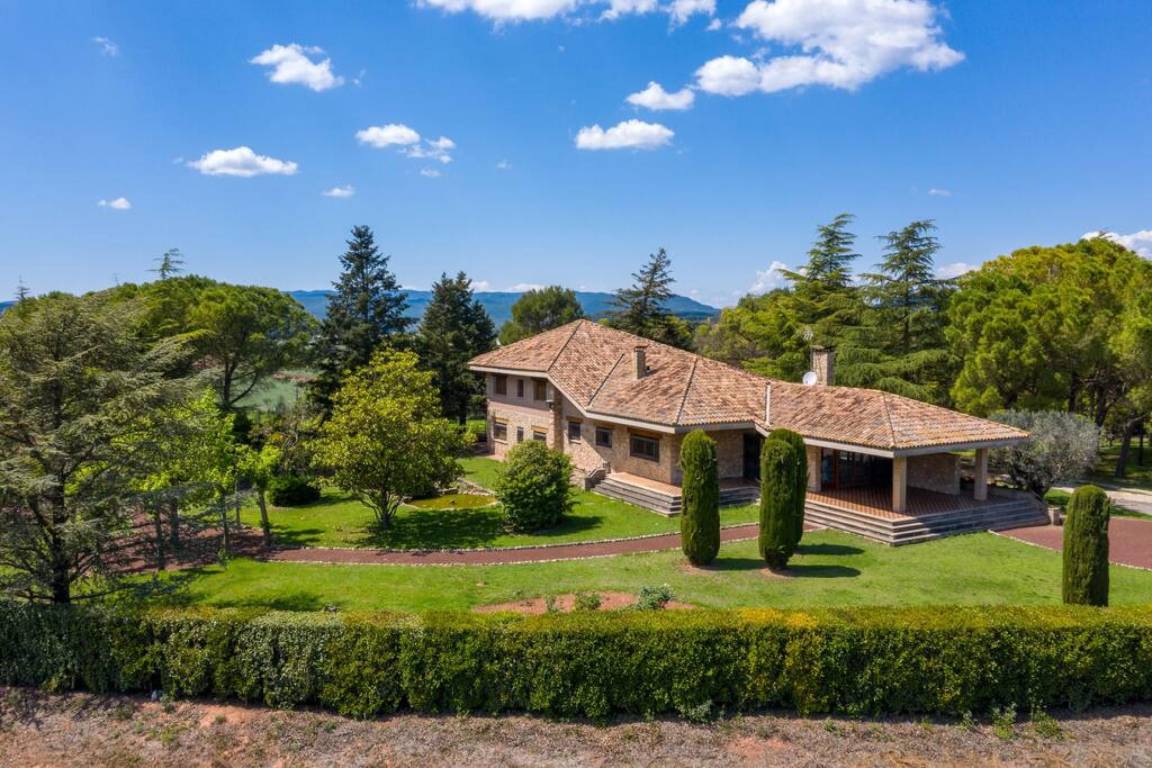 490 M² Villa ∙ 15 Guests - Municipality of Manresa