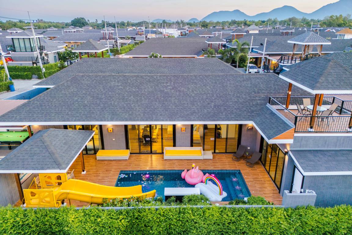 188 M² Villa ∙ 3 Bedrooms ∙ 14 Guests - Khao Yai