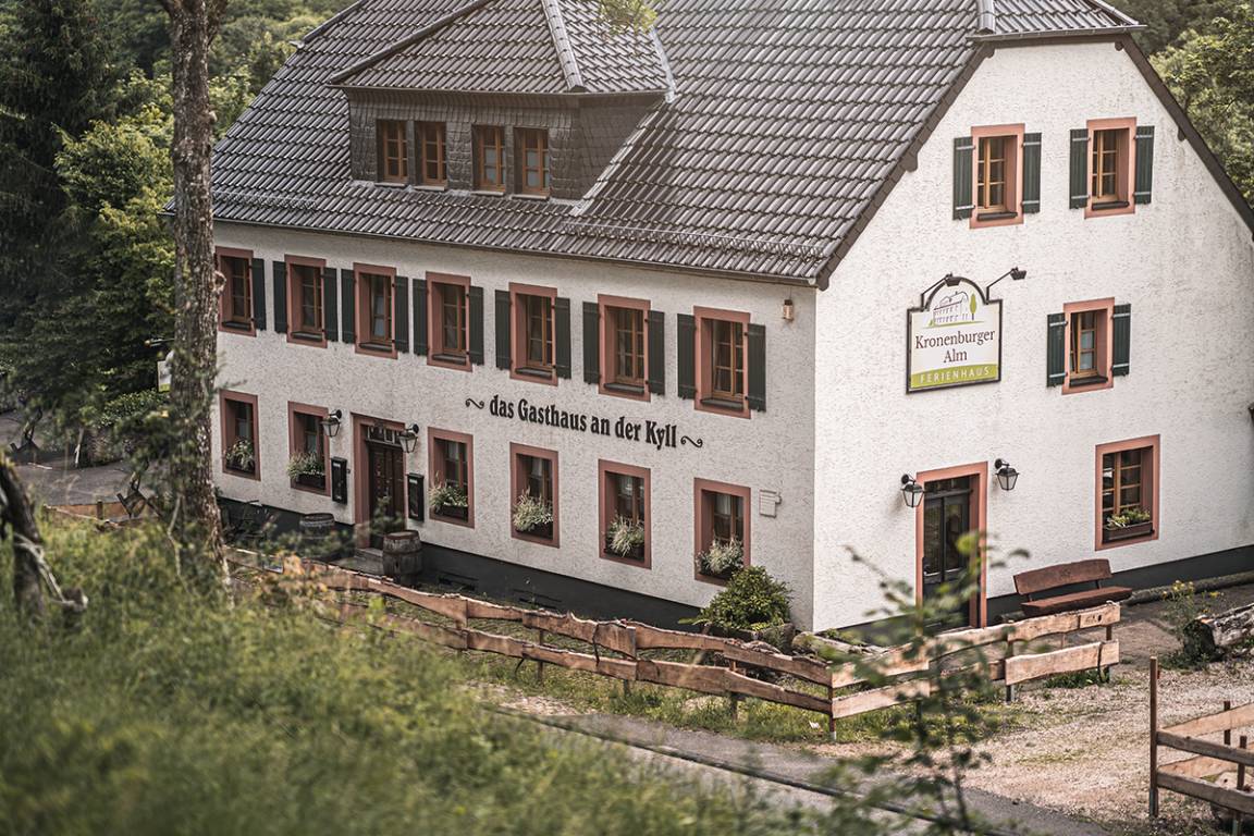 400 M² Maison De Vacances ∙ 10 Chambres ∙ 22 Personnes - Hellenthal