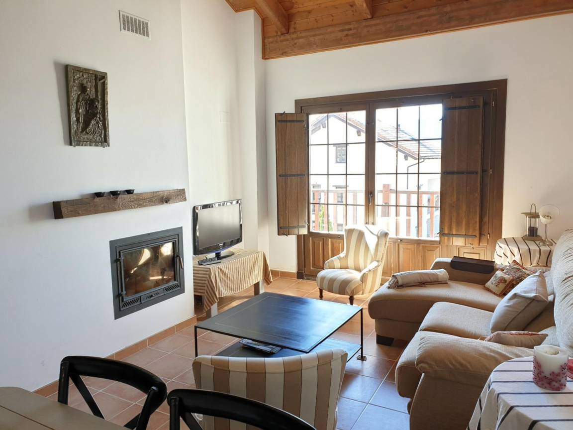 90 M² Apartamento ∙ 3 Habitaciones ∙ 8 Huéspedes - Jaca