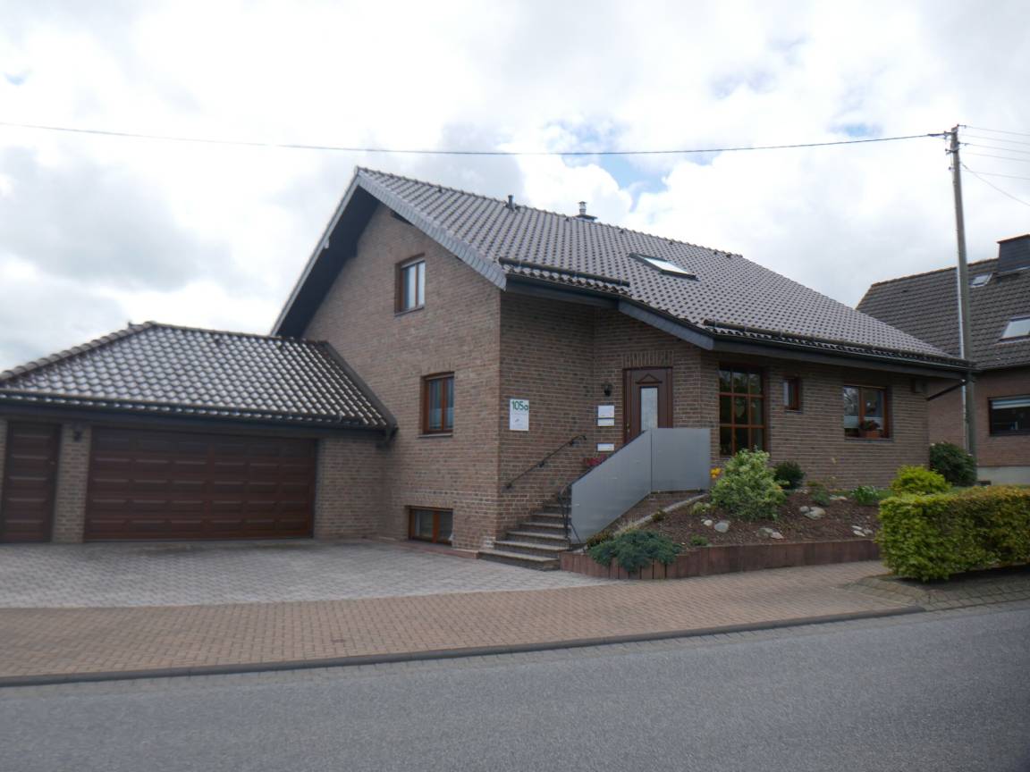 82 M² Ferienwohnung ∙ 1 Schlafzimmer ∙ 4 Gäste - Simmerath