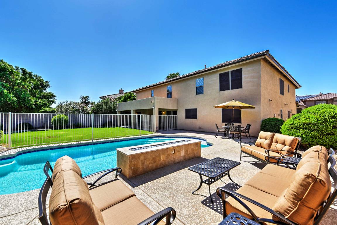 390 M² House ∙ 5 Bedrooms ∙ 12 Guests - Glendale, AZ