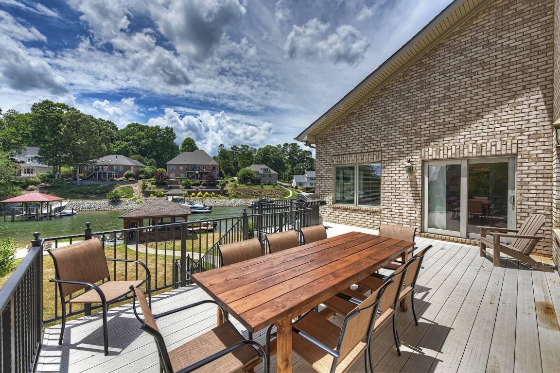 526 M² House ∙ 5 Bedrooms ∙ 18 Guests - Lake Norman, NC
