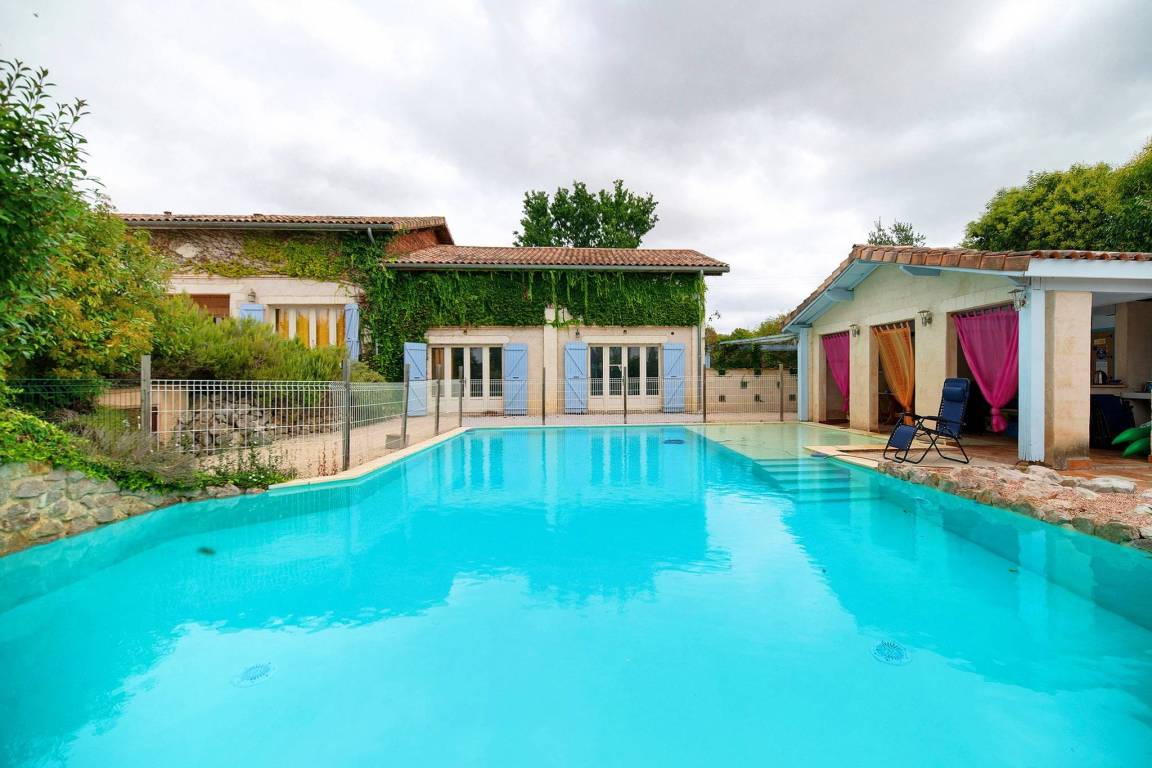 300 M² Maison De Vacances ∙ 5 Chambres ∙ 12 Personnes - L'Isle-Jourdain